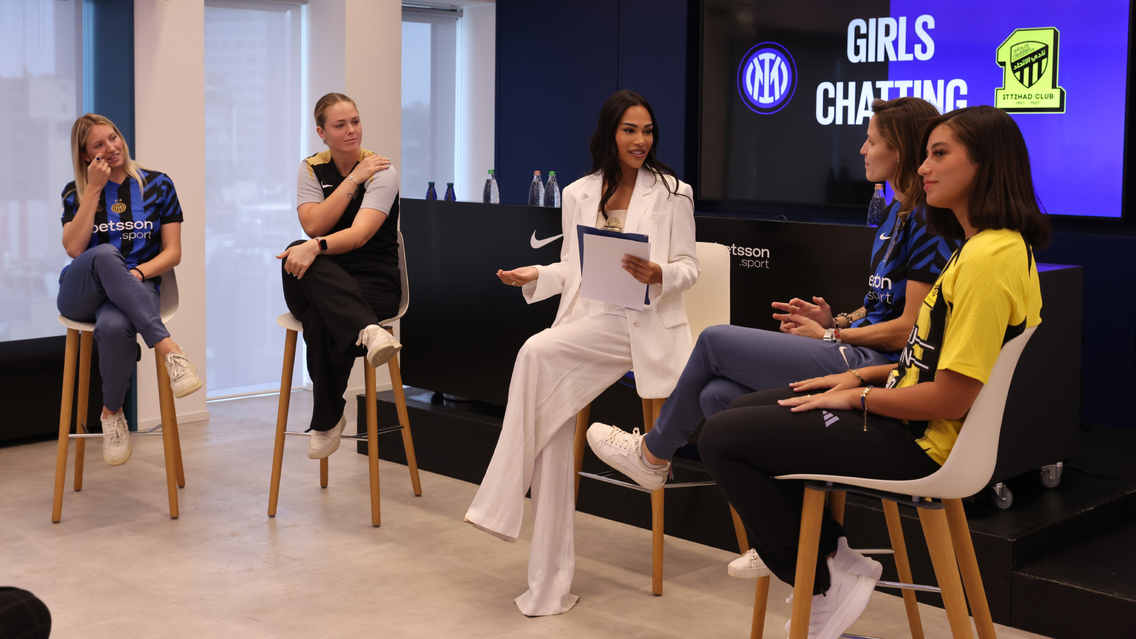 Inter Women and the athletes from Al Ittihad at Inter HQ | Inter.it